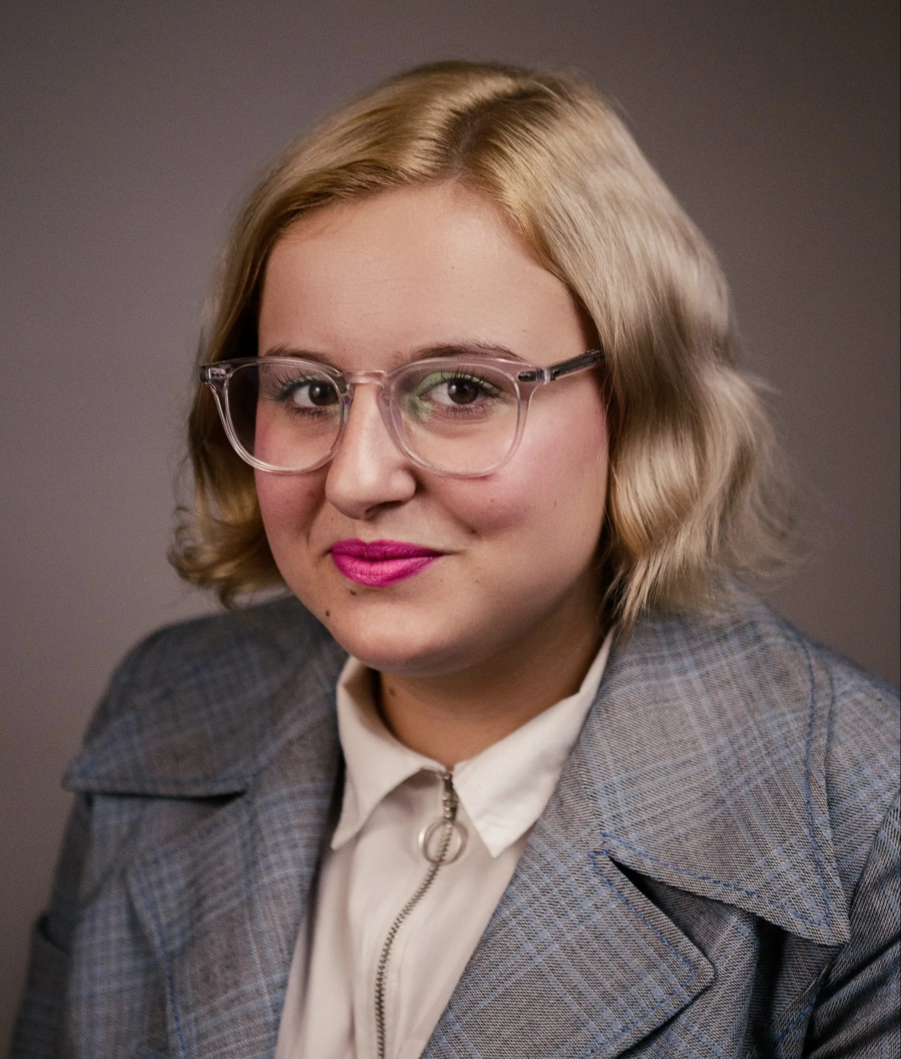 535 signs "timely and revealing" book promising to lift the lid on ...