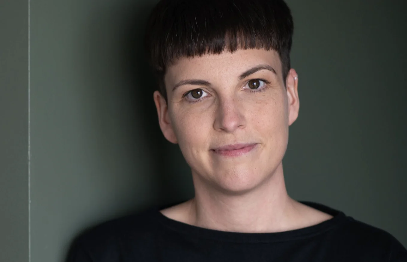 Ní Mhaoileoin's “unmissable” debut pre-empted by Manilla Press ...